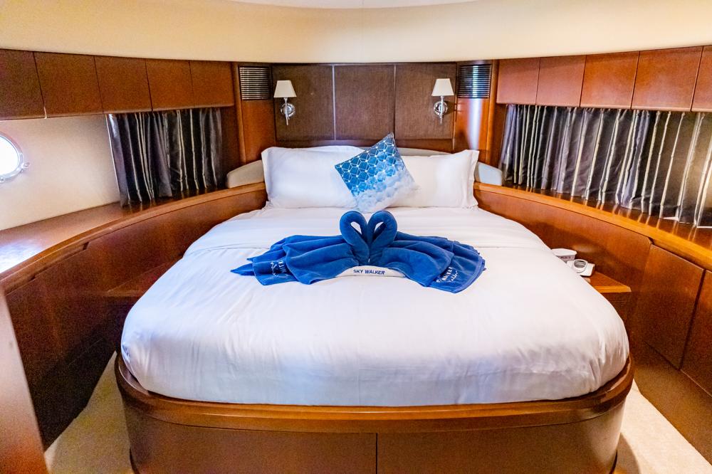 Voyager Elite Seashell 82 Yacht: Custom Built Premium yacht rent in Dubai