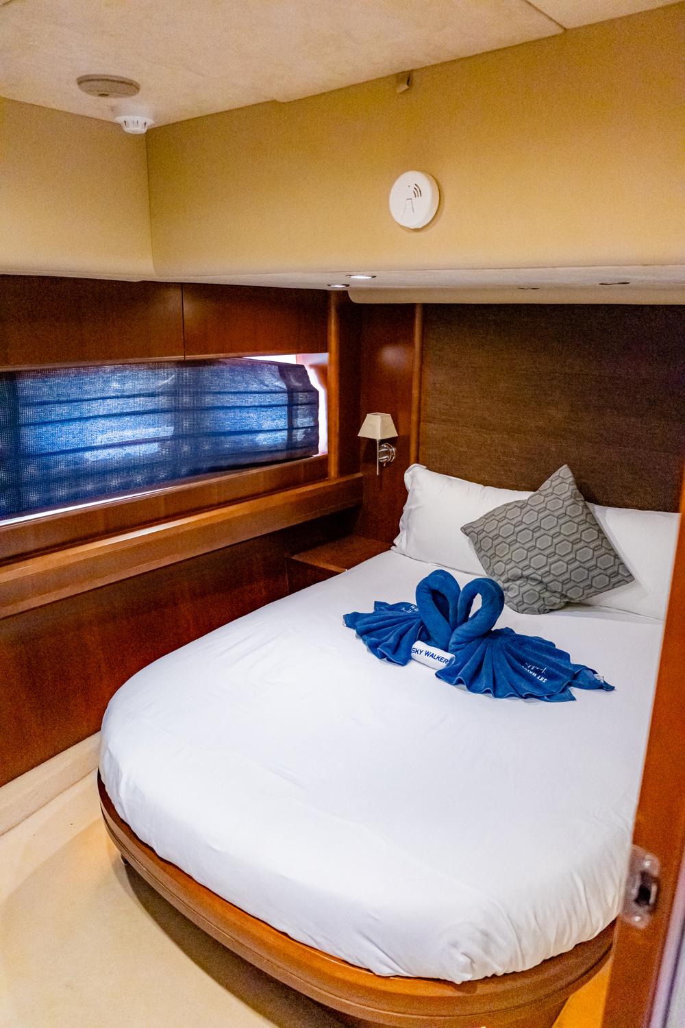 Voyager Elite Seashell 82 Yacht: Custom Built Premium yacht rent in ...